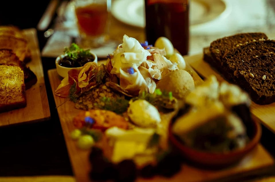 National Dinner with Folk Show - NorlendaTrip